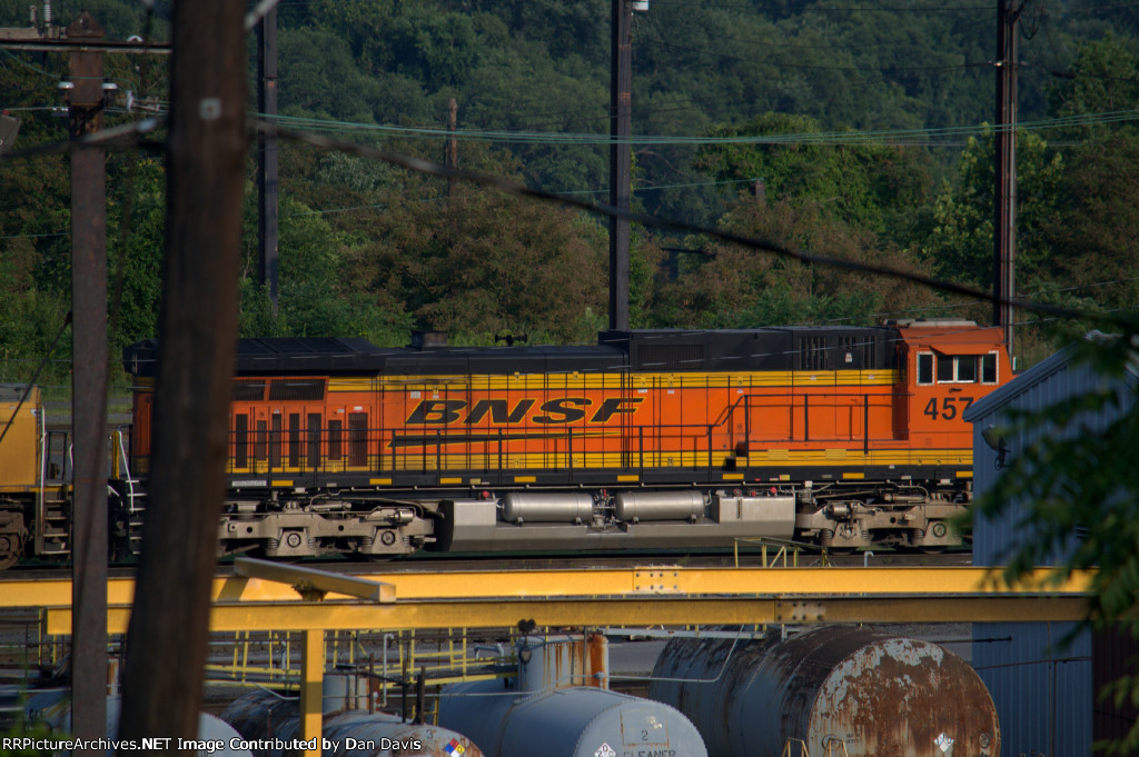 BNSF D9-44CW 4572